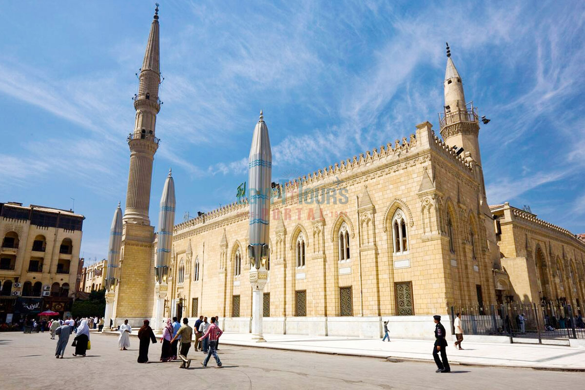 Al Hussein Mosque in Cairo: History, Architecture & Photos